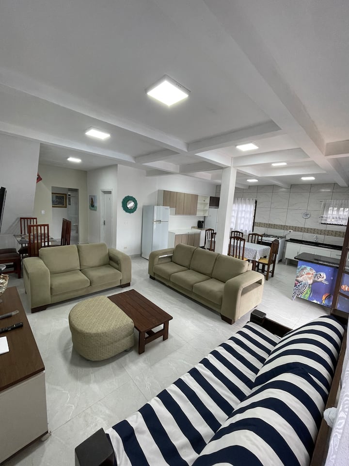 Casa Com Piscina Privativa Para
Grandes Grupos - Matinhos