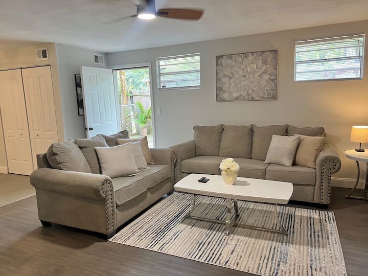 Last Minute Discount! 2.1 Miles To Campus 1bd/1ba - Gainesville, FL