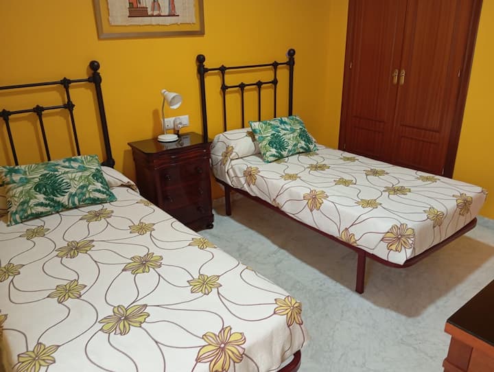 Habitación En Calle Uruguay - Rota