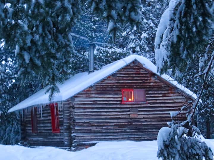 Off The Grid Log Cabin - Lac-Mégantic