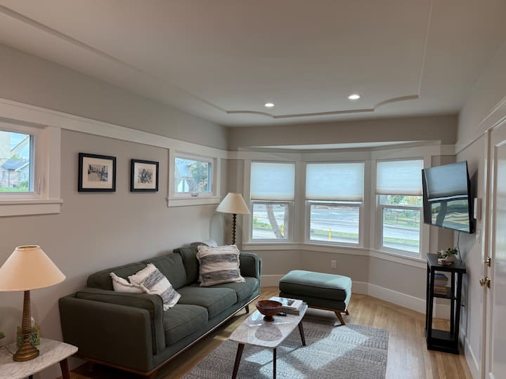 Glenview Gem, Newly Renovated! - Oakland, CA