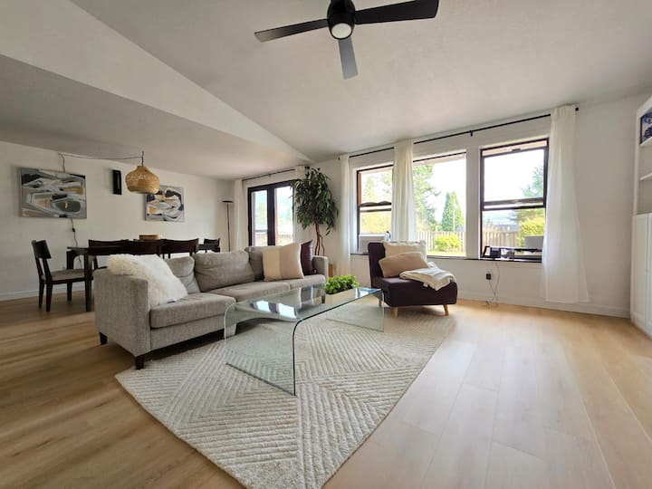 Spacious 4 Bed / 2 Bath Remodeled Home - Renton