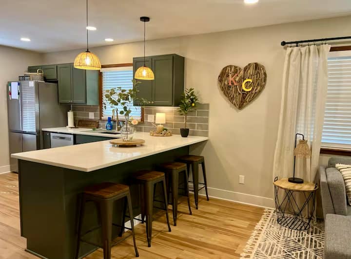 3bd/2bth- Urban Seclusion Kansas City Getaway! - Kansas City, MO