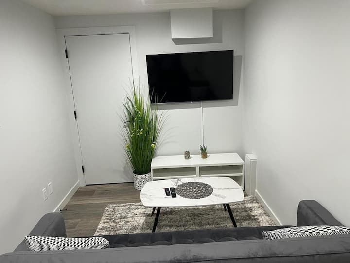 Peaceful Abode Basement Suite - Edmonton