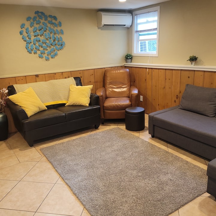 Small Central Salem Apartment - Salem, OR