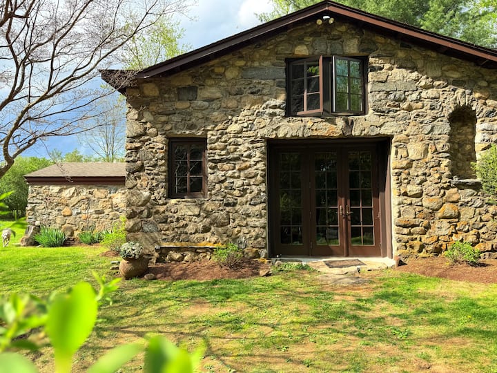 Famed Artist's Estate C.1918 | Sauna & Cold Plunge - Brewster, NY