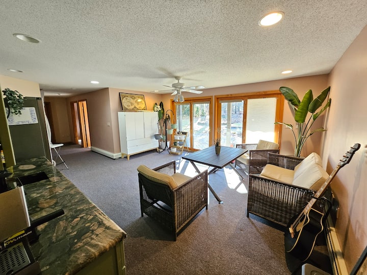 Two Cozy Rooms Near Bradley Airport - Bloomfield, CT