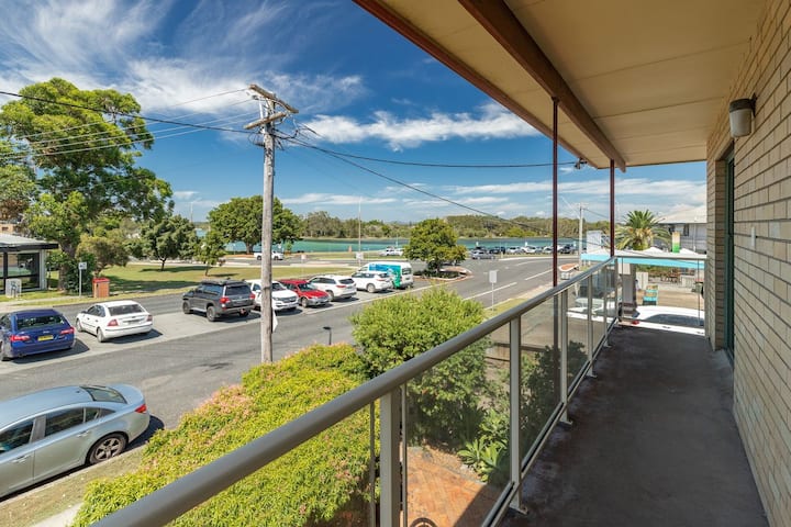 1/5 Lake St - Forster