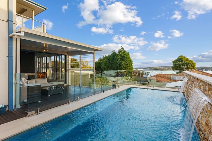 Amazing Pool With Stunning Views - Waratah