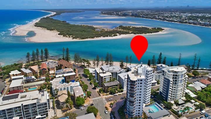 Centrepoint 27 Beach Views, Pool ,Prime Location - Caloundra