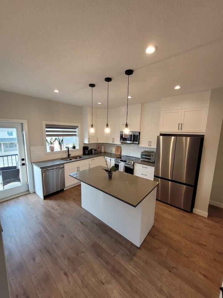 Cozy New Duplex - Cochrane