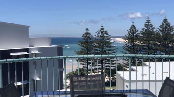 Sandy Cove 6 | Ocean Views, Sunny Balcony & Roofto - Caloundra