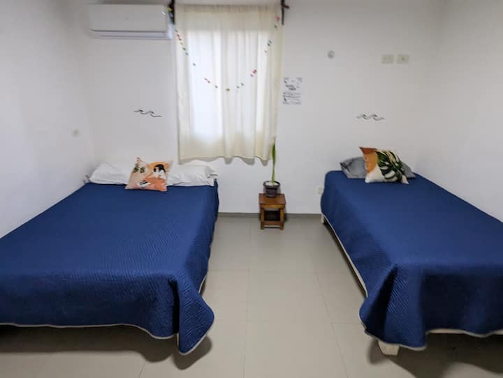 Sleeps 5 Downtown Apt W/ A/c & Tv - Cancún