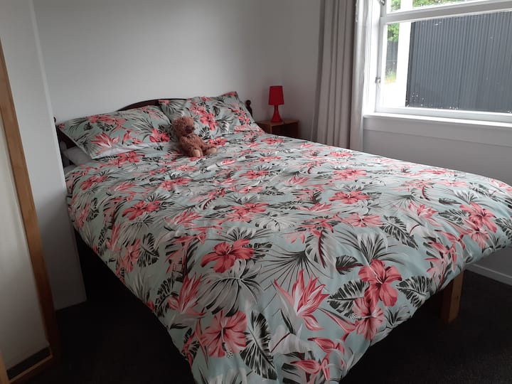 Room + Own Lounge In Orchard Cottage - Motueka