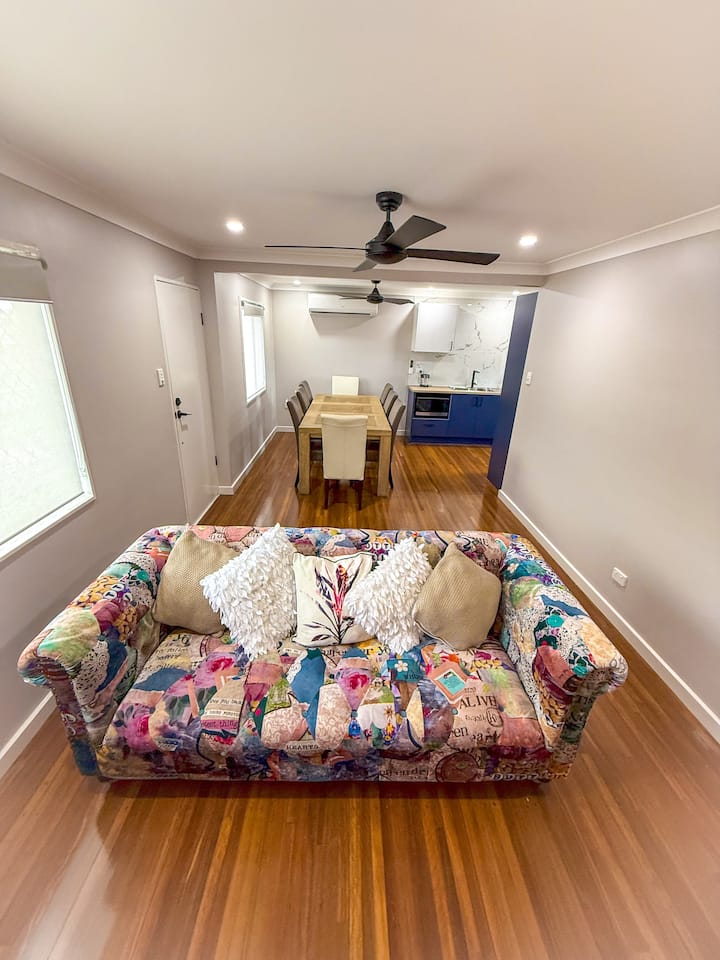 Chic Retreat: Vintage & Modern - Vincent