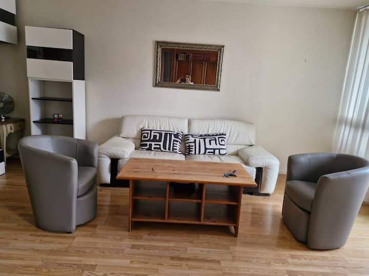 Big Apartment For 6 In Cute Residential Building - Colombes