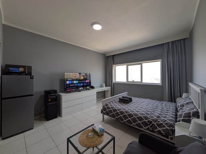 Homey Economy Studio (Open City View & Marina) - Ajman