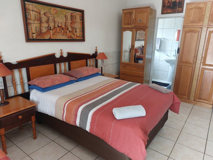 Suite 4: 1 Bedroom 4 Sleeper - Durban