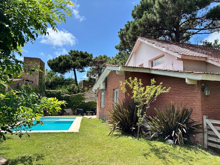 Casa Con Pileta - 8 Pax. 4 Cuartos. - Pinamar