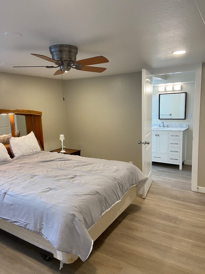New Stylish Quiet Private Apt - West Valley City, UT