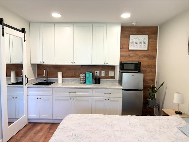 Evergreen Oasis With King Bed&kitchenette! - Puyallup, WA