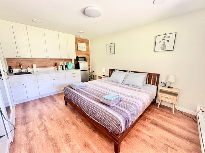 Evergreen Oasis With King Bed&kitchenette! - Puyallup, WA