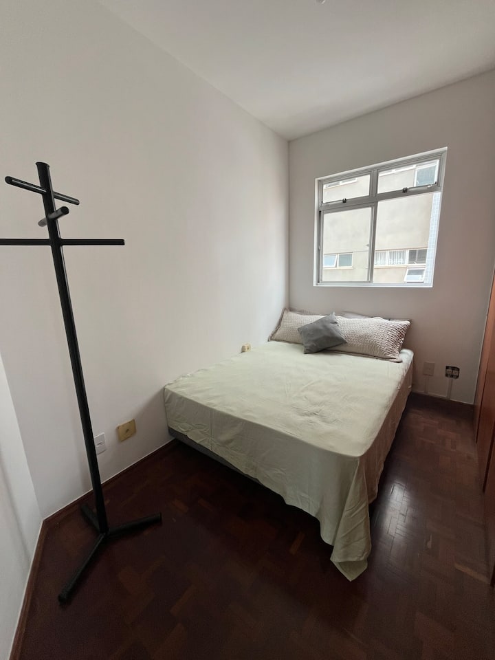 Quarto Em Apto Aconchegante Bh - Belo Horizonte