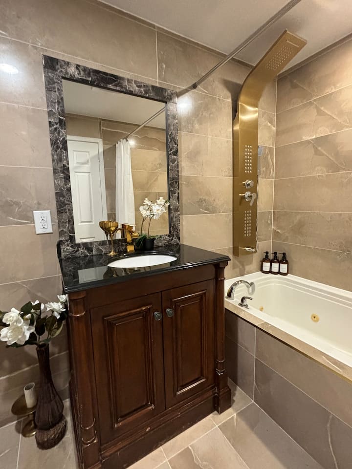Private Bathroom Near Yyz - Mississauga