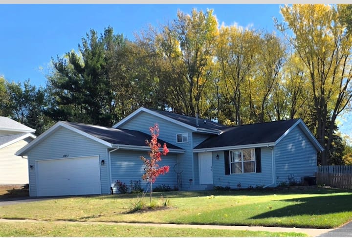 Updated House-great South Rockford Neighborhood! - Rockford, IL