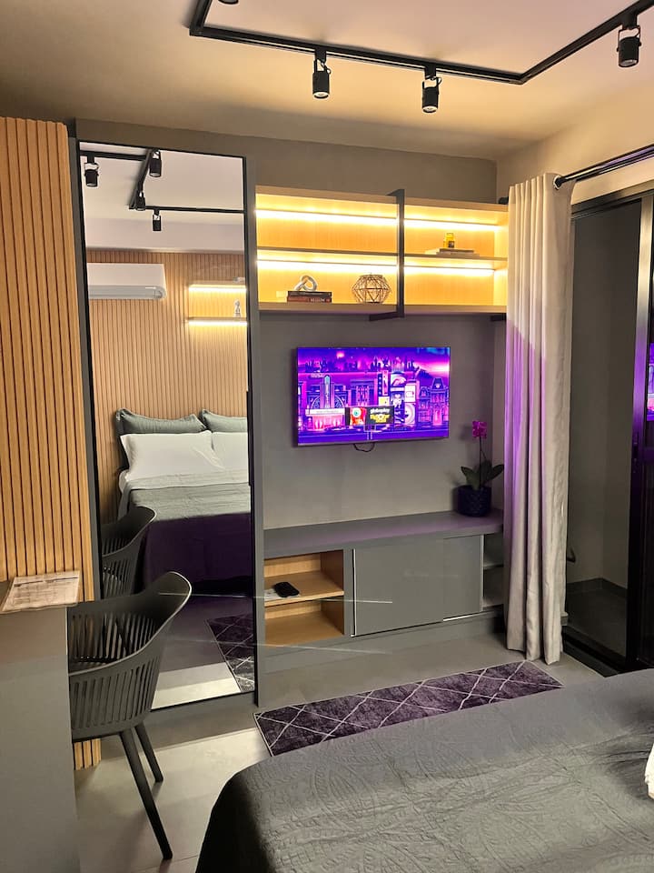 Lindo Studio Decorado No Centro De Curitiba-pr - Curitiba