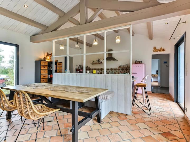 Longère De Charme 
Calme Et Piscine Privée. - Vendée