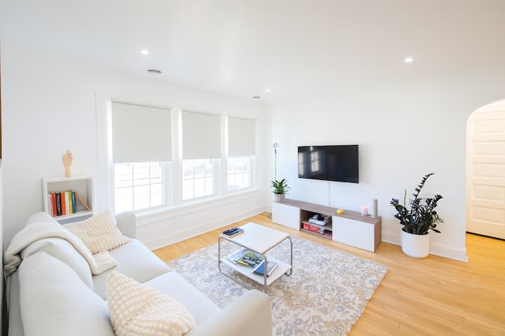 Cozy Boutique Apt Downtown Gb | Free Parking! - Green Bay, WI