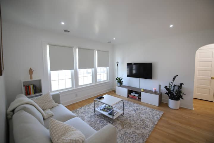 The Leo | Modern 1br Near Dt - Green Bay