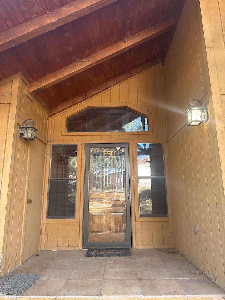 Cozy Down Town Cabin - Ruidoso, NM
