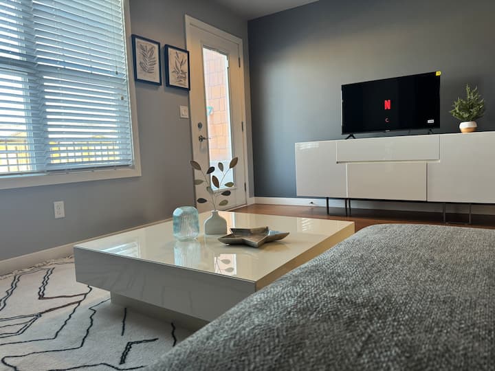 Modern, Cozy 2 Bd 1 Ba Condo - Saskatoon