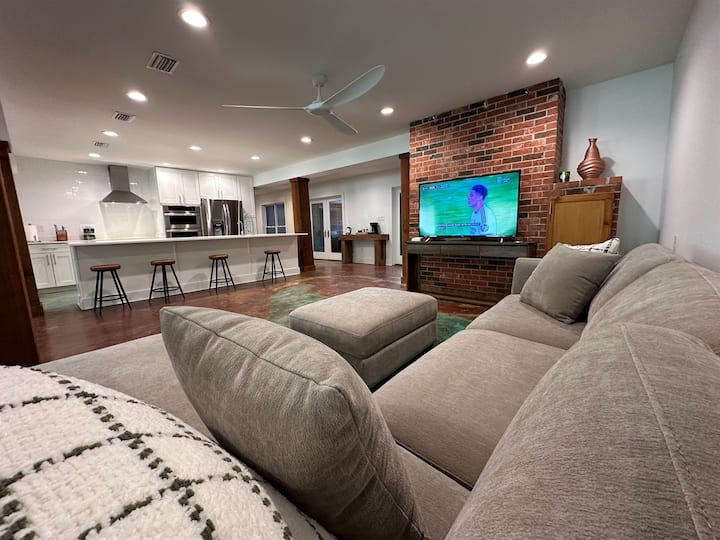 Huge Waterfront W/terrace-chef Kit-w/d-spa Baths! - Alabama