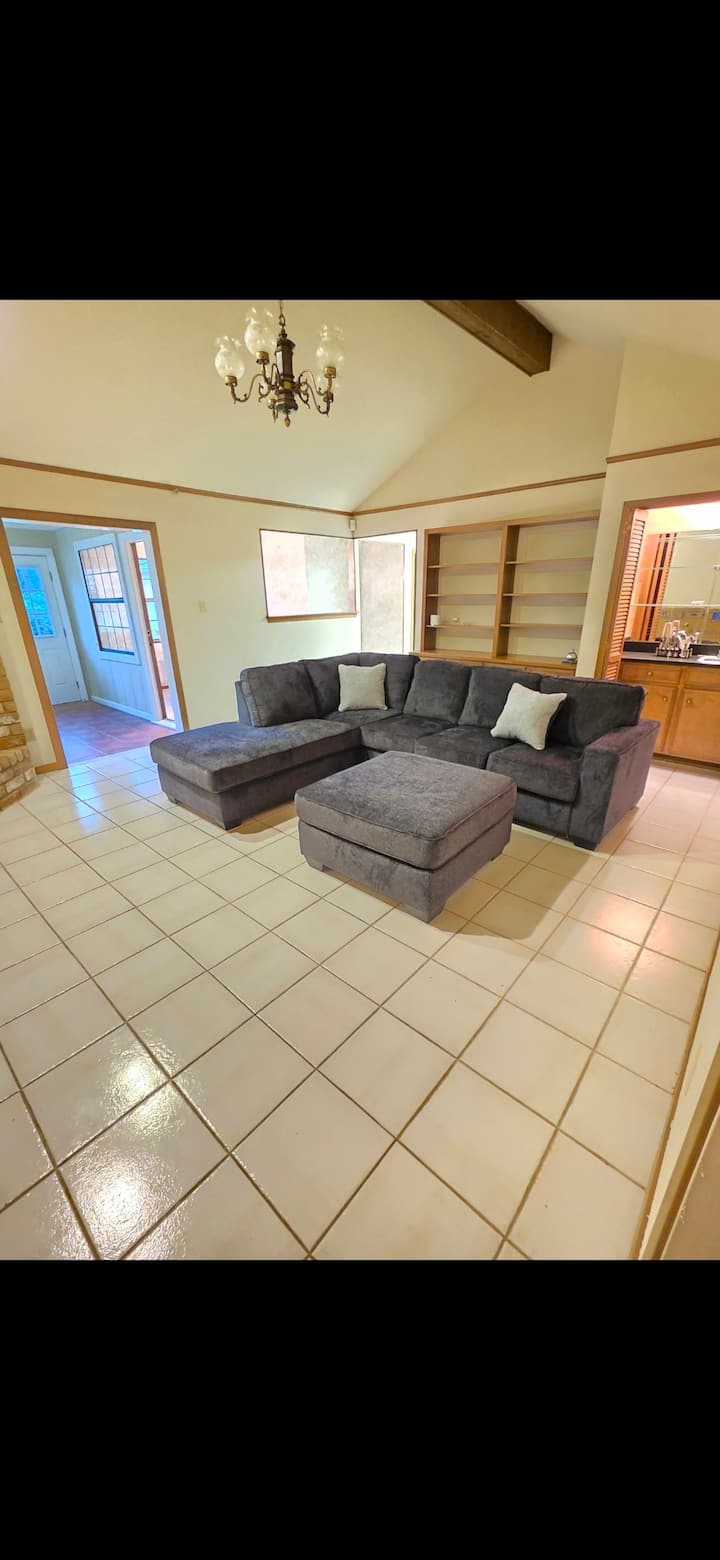 Charming Beaumont Retreat - Beaumont, TX