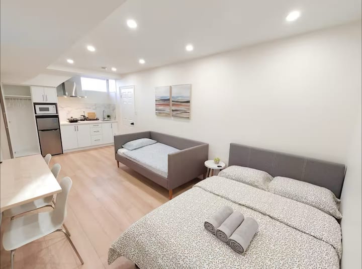 Super Cozy Studio With Fast Internet In Riverdale - Toronto