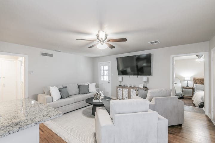 Walk To Dickies- Close To Tcu-2 King Beds-backyard - Ryan Place - Fort Worth