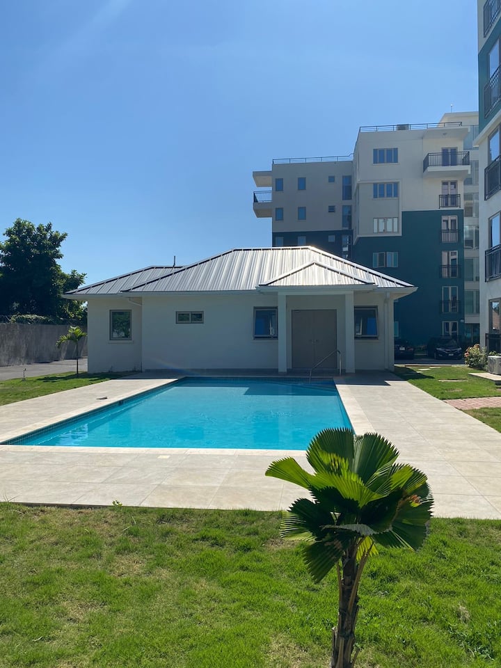 Luxury & Cozy Oasis W/ Pool | Gated Community - Kingston