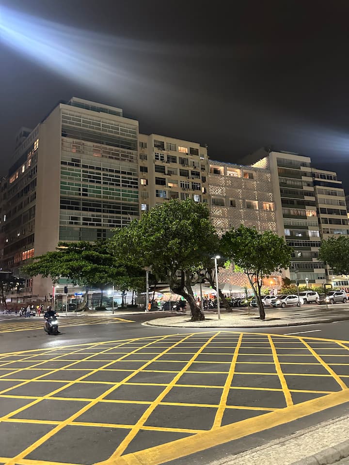 Na Av. Atlântica Em Copacabana! - Rio de Janeiro