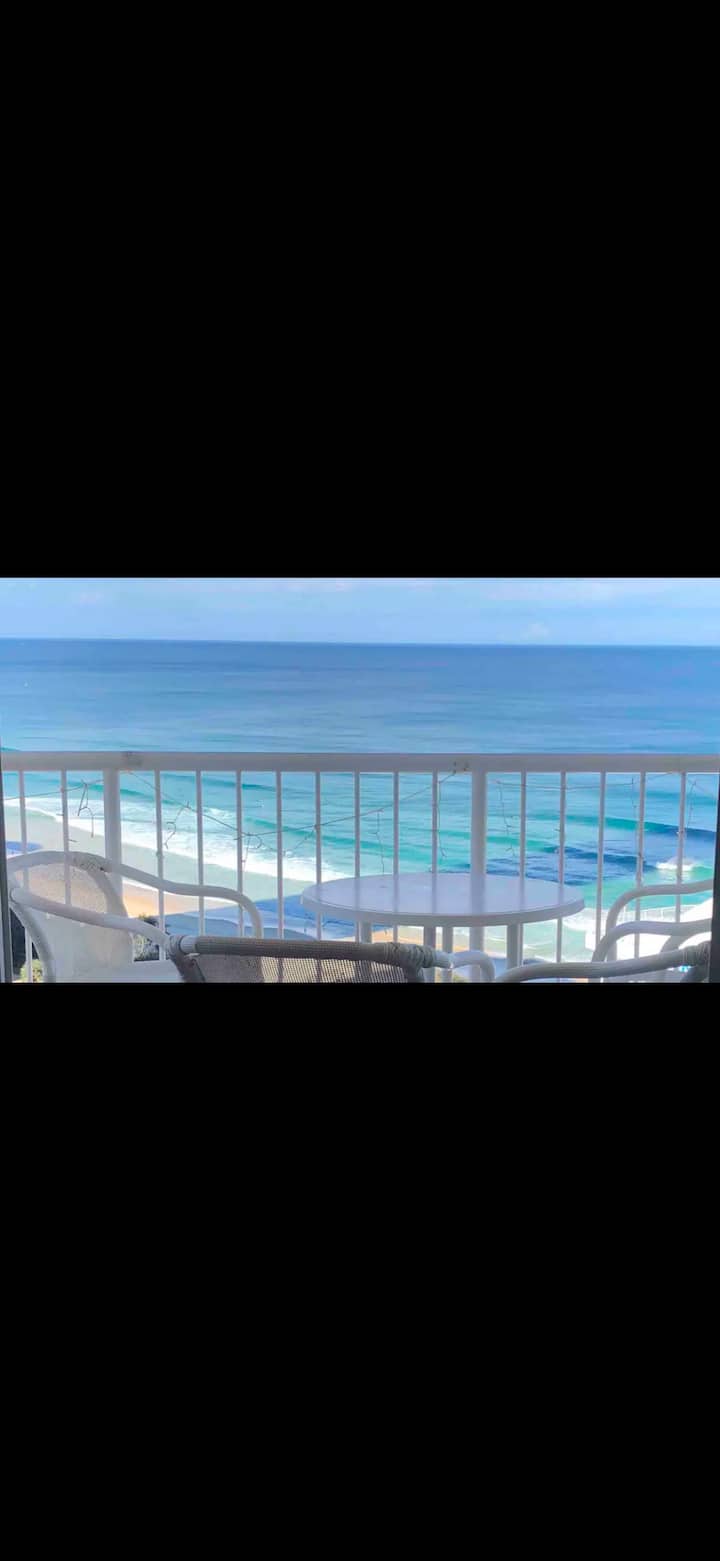 Large 3 Brm Oceanfront
Surfers Paradise - Surfers Paradise