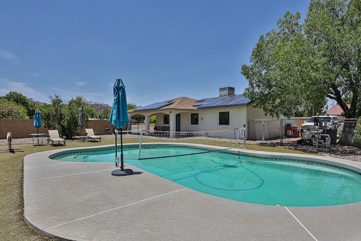 Mountain Views! 2 Acre Estate W/ A Huge Pool! - White Tank Mountain Regional Park, Waddell