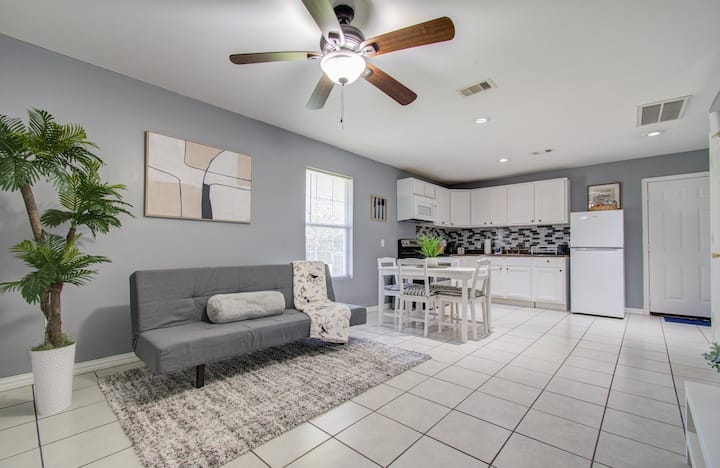 Chic & Cozy Retreat Apartment Near Houston-downtow - Lake Eden, Pearland