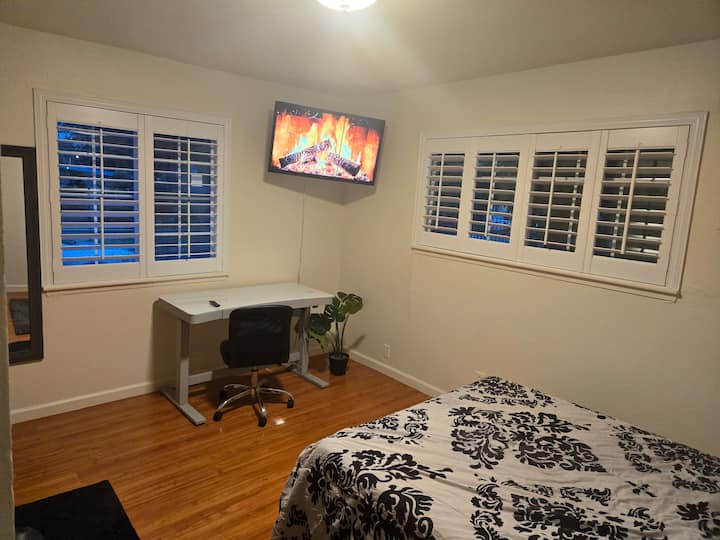Spacious Private Room - Sacramento, CA