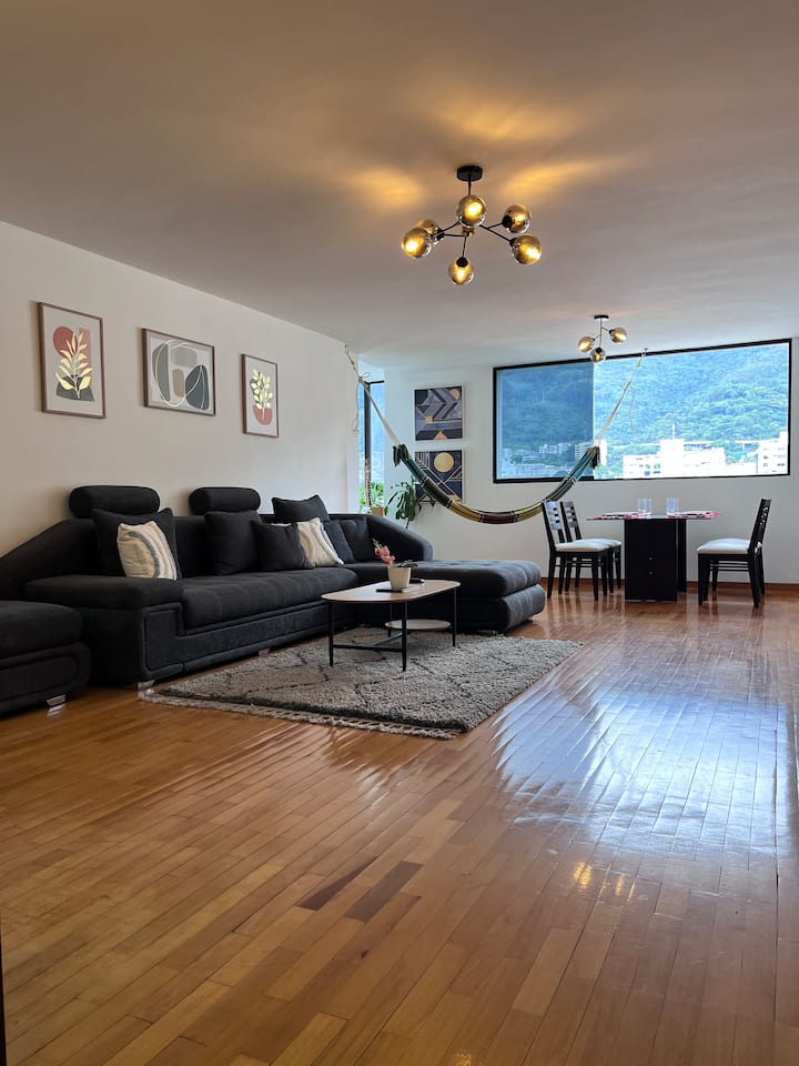 Modern 2-bedroom Apt With ÁVila Views & Pool - Caracas