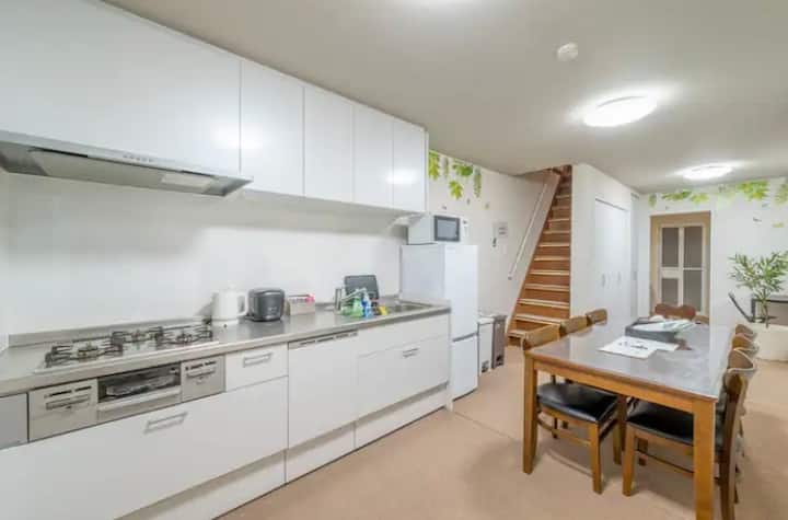 難波直結13分（鶴橋・日本橋・道頓堀・心斎橋）、京都・奈良直結/コンビニ・駅から徒歩3分/６人収容 - Ōsaka