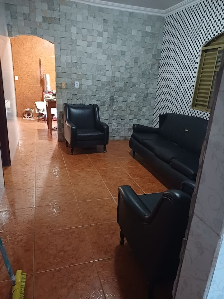 Casa Grande, Ideal Para Familia. - Anápolis