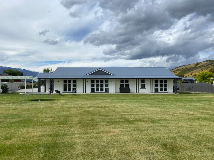 Relaxed Family Home By The Lake - Cromwell