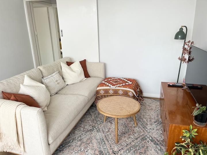 Bright Beachside Retreat - City 20 Mins By Train - South Australia